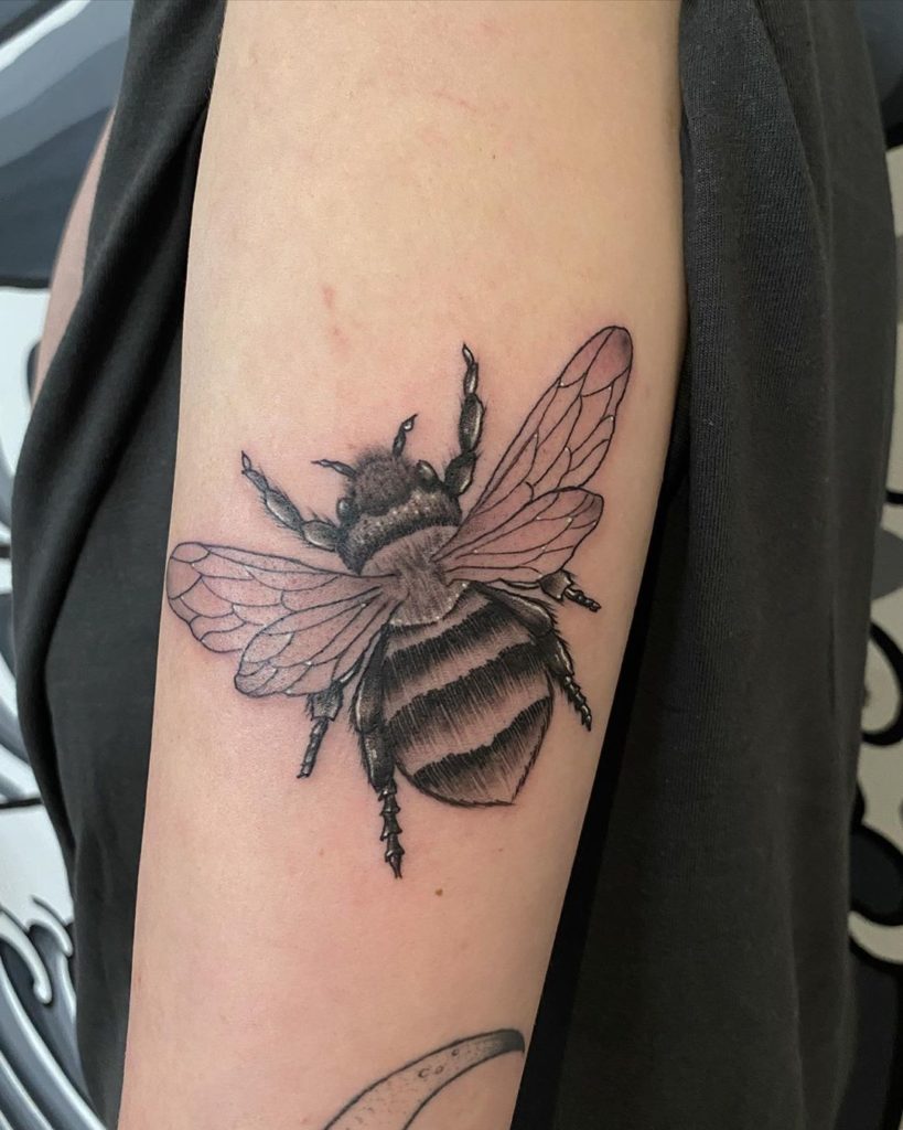 24 Cute and Beautiful Bee Tattoo Examples