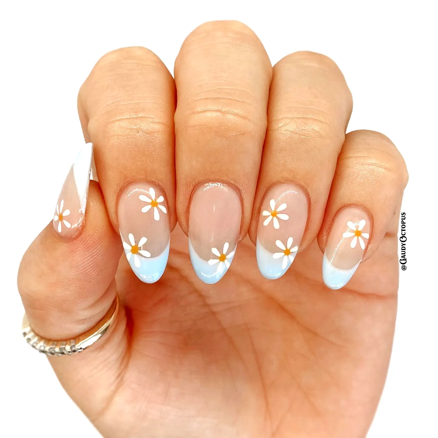 14 Cute Daisy Nail Designs to Try Right Now!