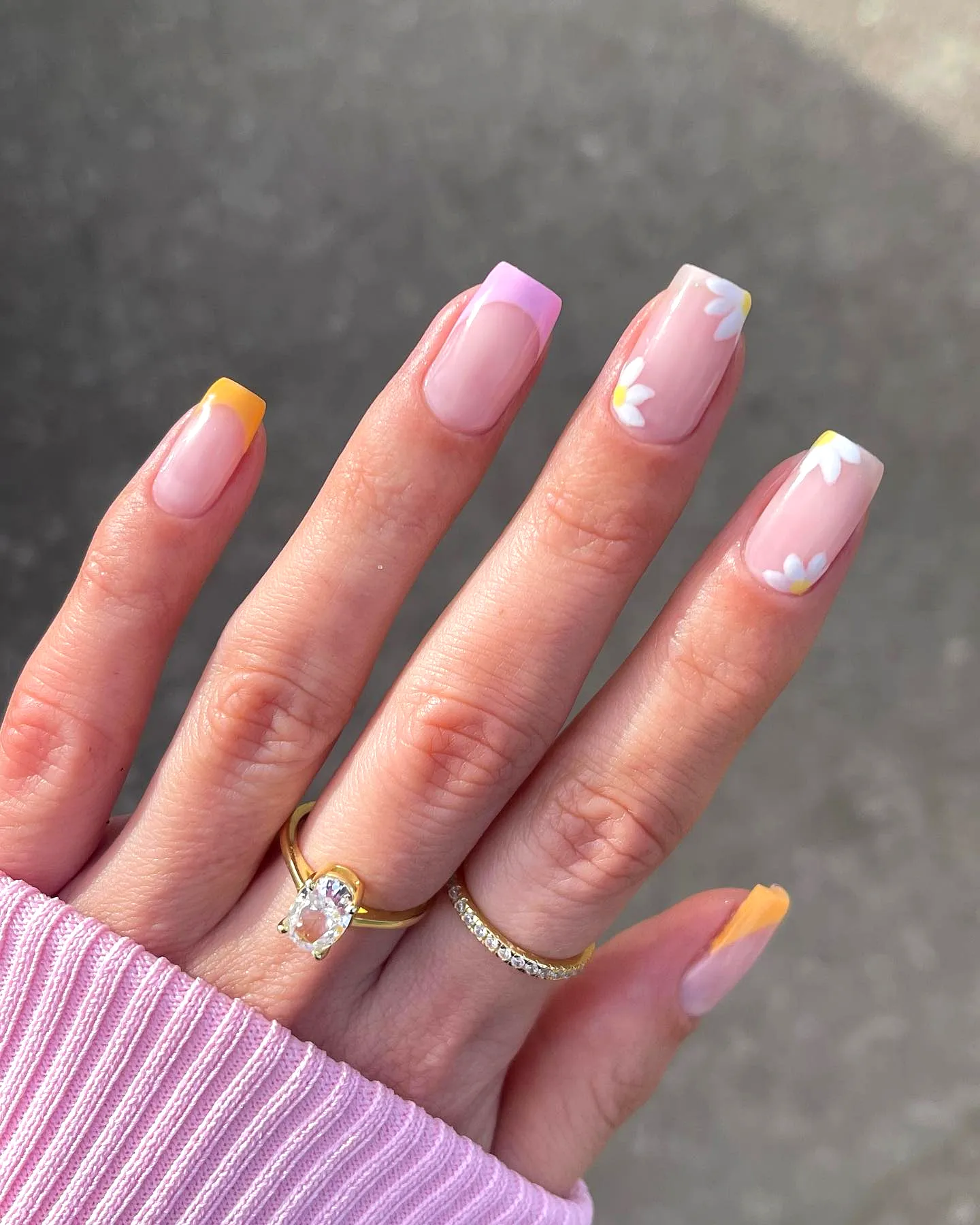 14 Cute Daisy Nail Designs to Try Right Now!