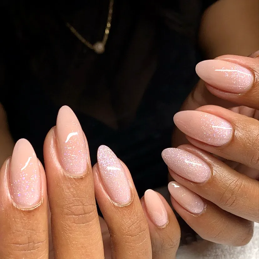 15 Trendy Oval Nail Ideas for a Classy Look