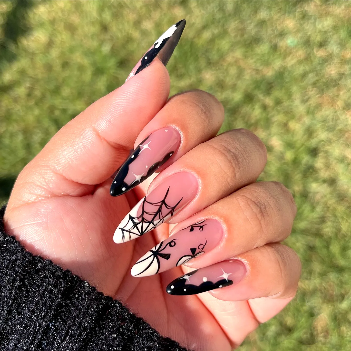 15 Trendy Spider Nail Designs for a Glamnetic Look