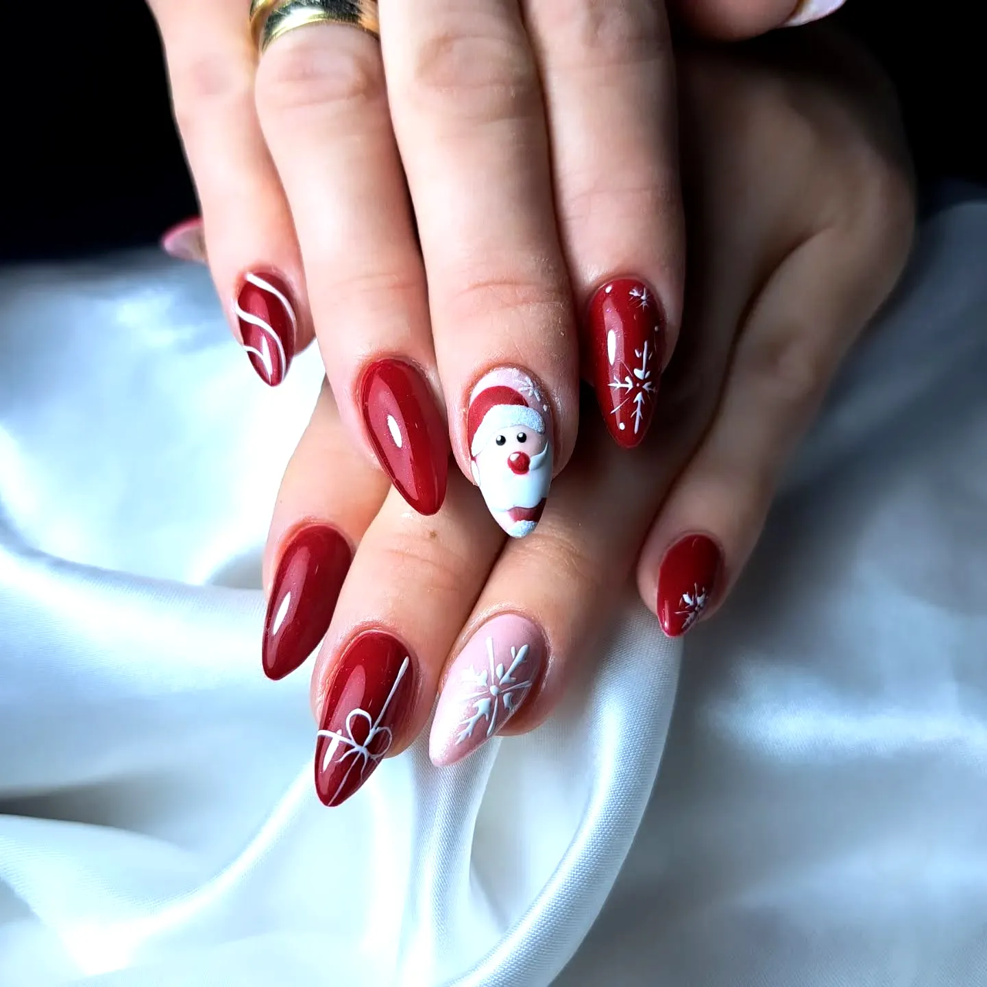 15 Cute Santa Claus Nails Ideas for Your Holiday Manicure