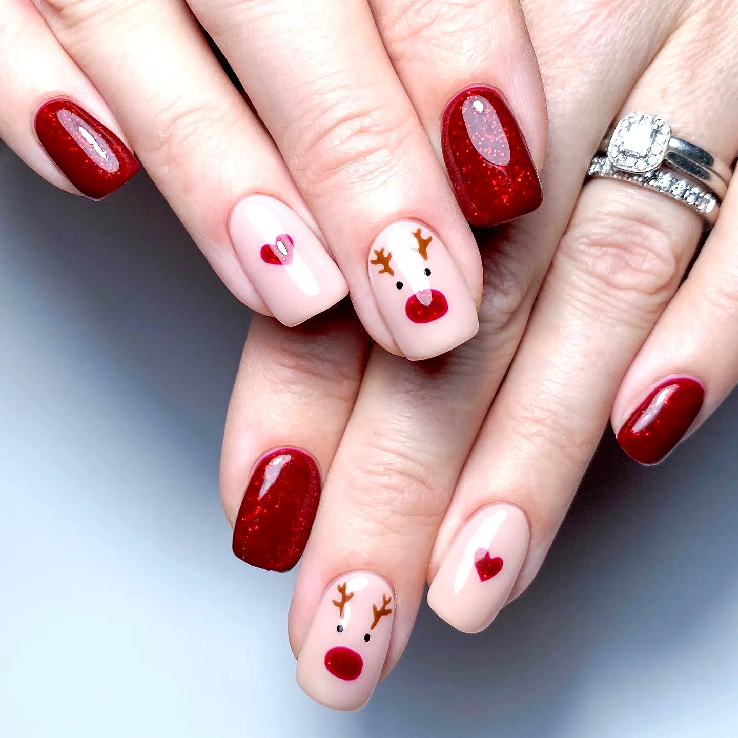 17 Cute Reindeer Nail Designs for a Glamorous Look