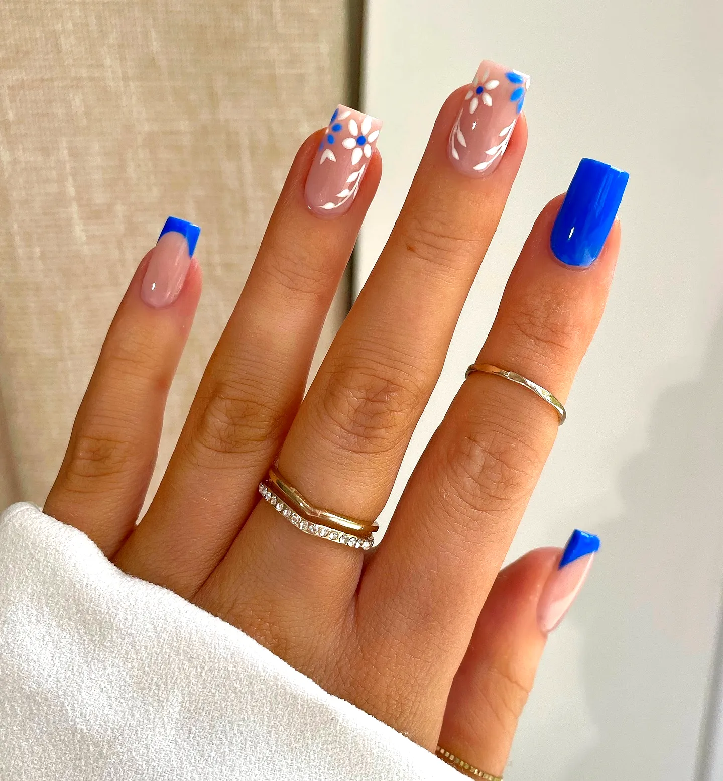 14 Cute Daisy Nail Designs to Try Right Now!