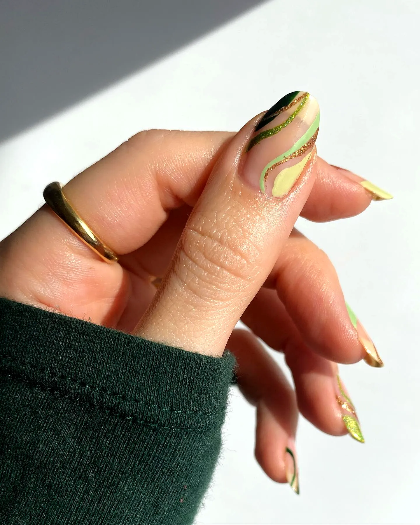 16 Gold Nails Ideas for a Glamorous Look