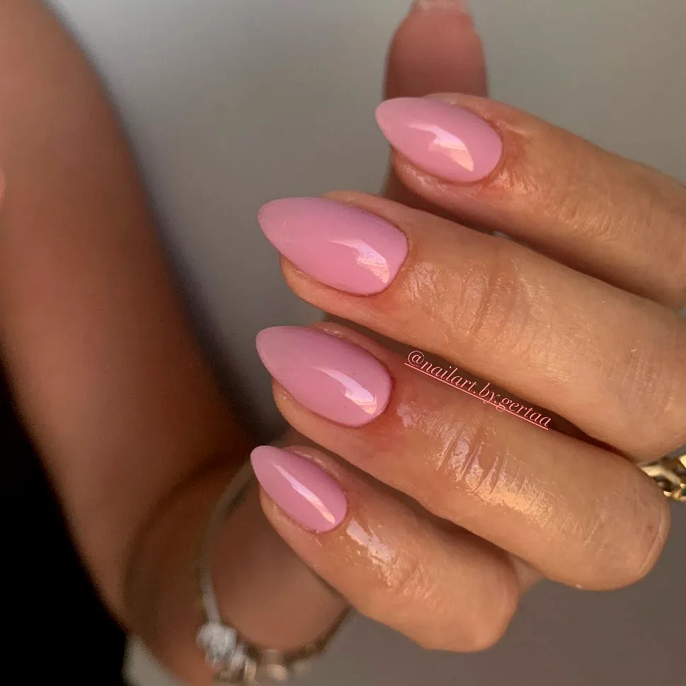 15 Trendy Oval Nail Ideas for a Classy Look