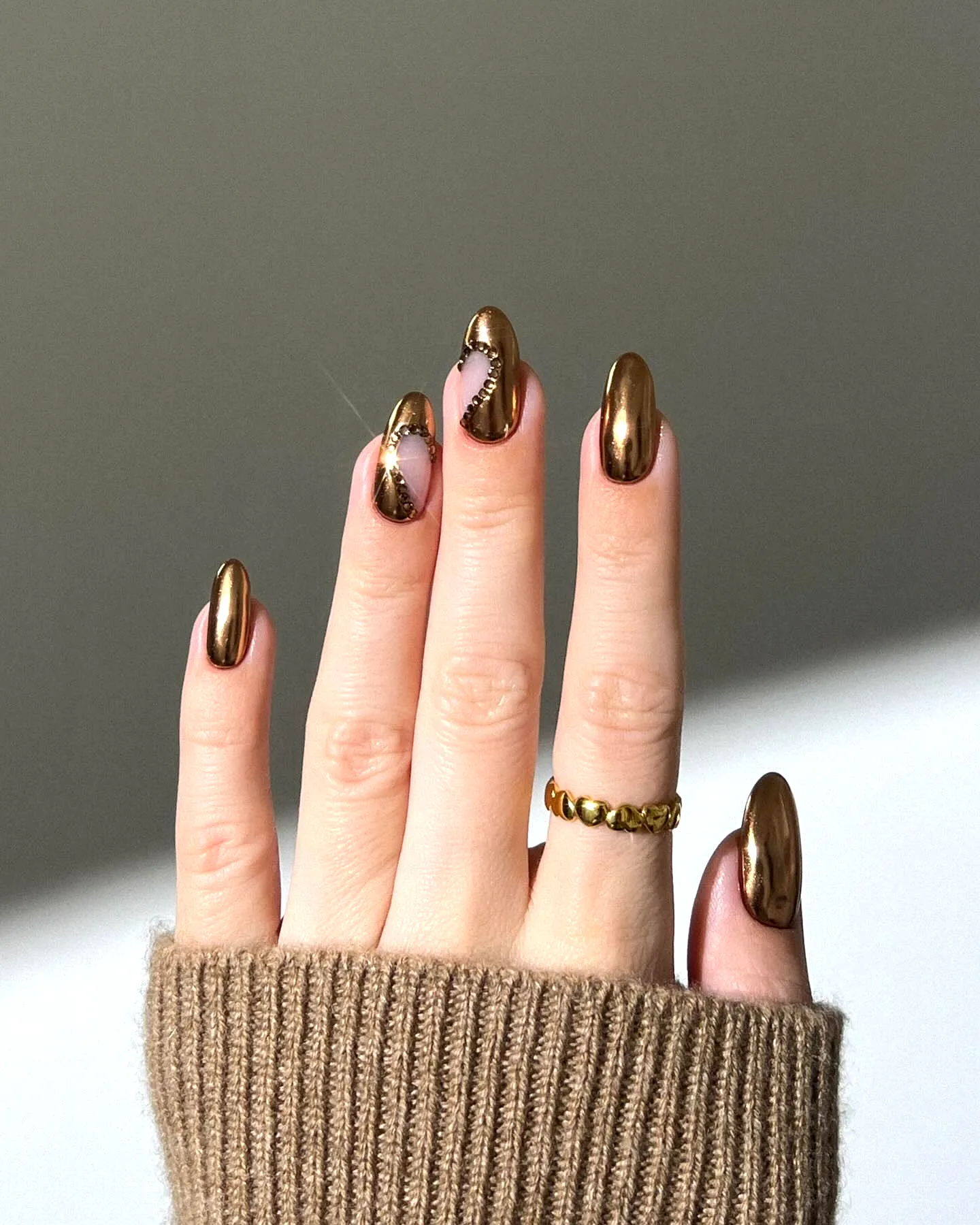 16 Gold Nails Ideas for a Glamorous Look